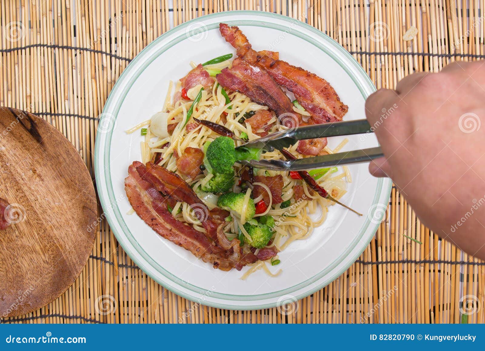 Chef Decorated Spicy Spaghetti Stock Photo - Image of broccoli, cuisine ...