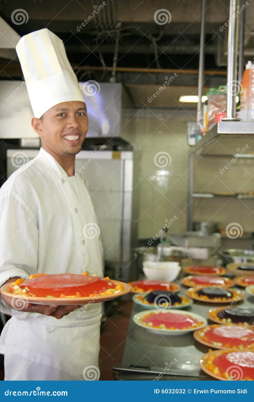 Chef-kok stock foto. Image of broden, bakkerij, plaat - 6032032