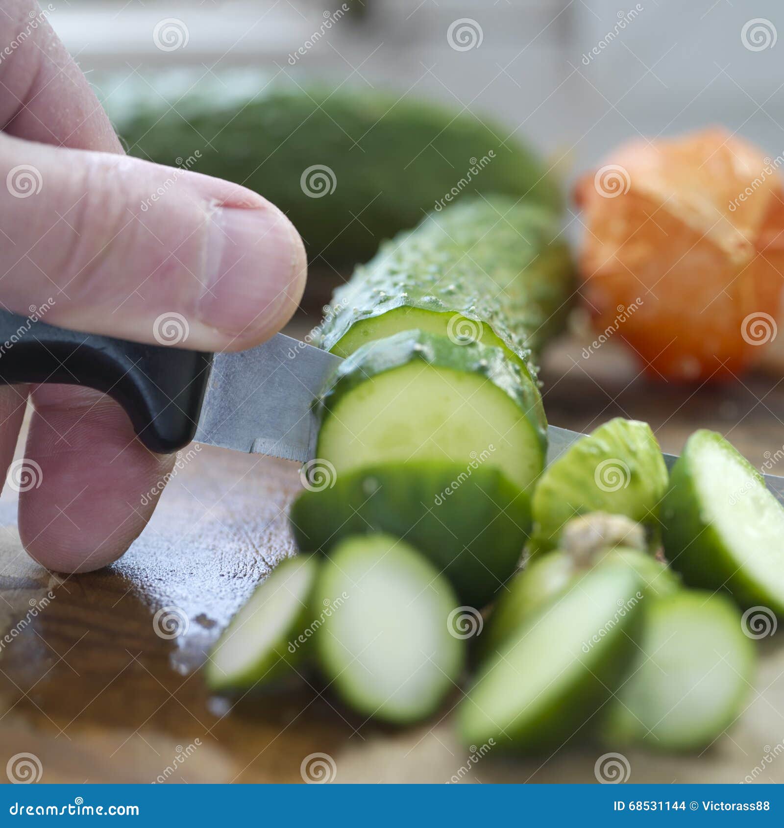 Chef-kok Chopping Cucumber stock foto. Image of gebied - 68531144