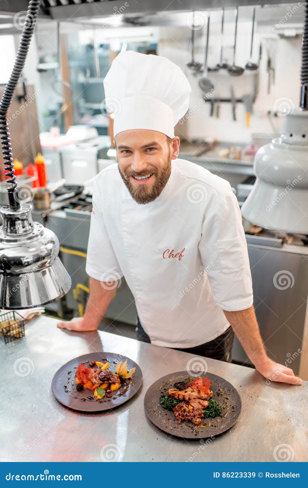 Chef-kokkok bij de keuken stock afbeelding. Image of gastronomisch ...