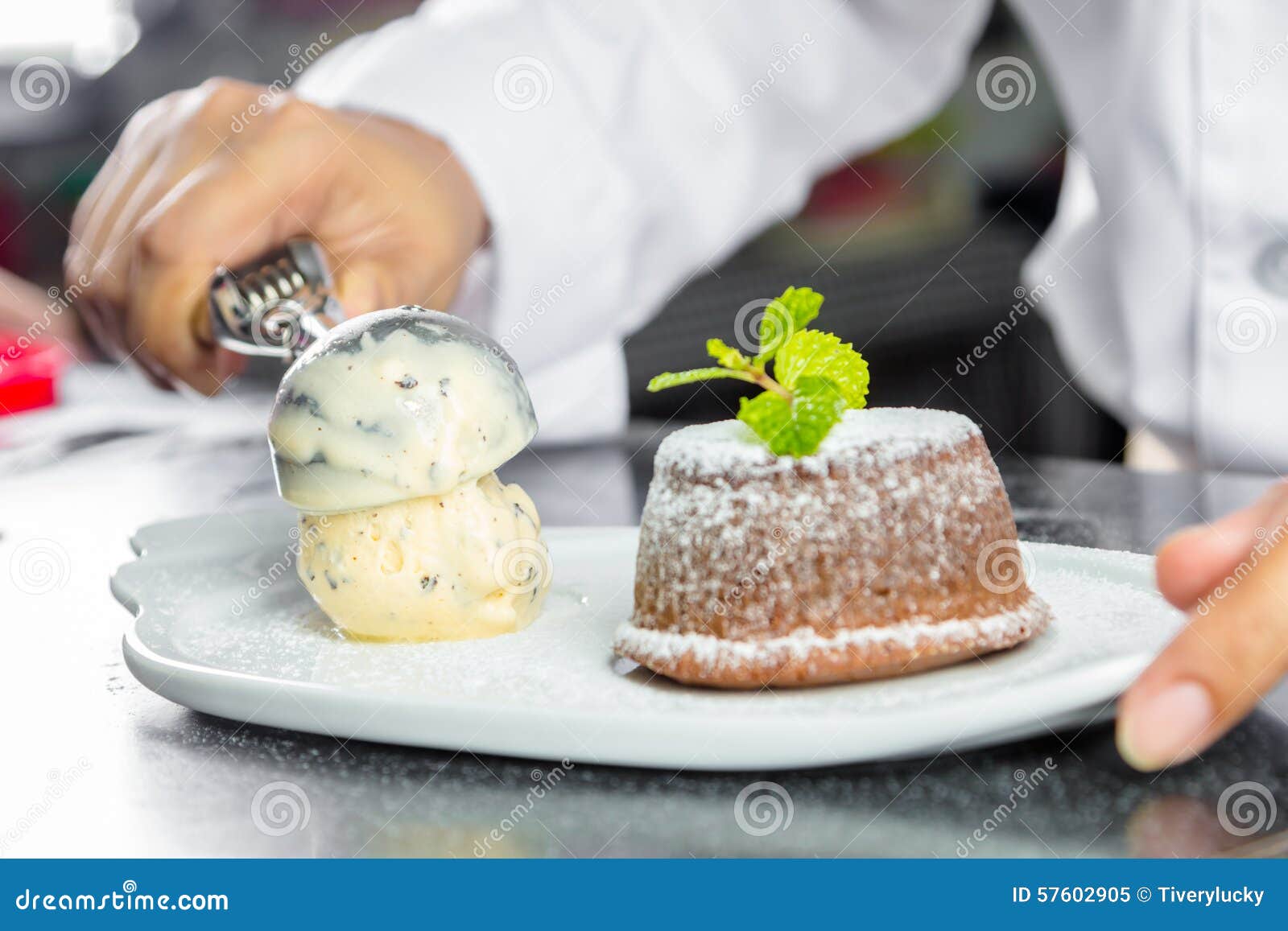 Chef Making Lava Chocolate Cake Stock Image - Image of restaurant, food ...