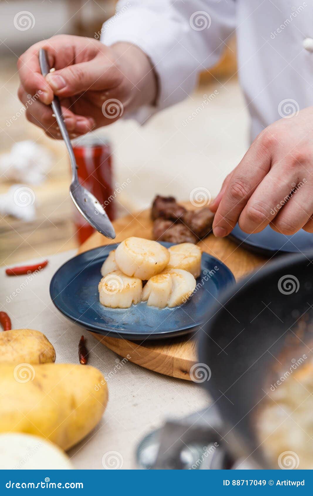 Chef Plating Fried Scallops in Blue Ceramic Plate Stock Image - Image ...