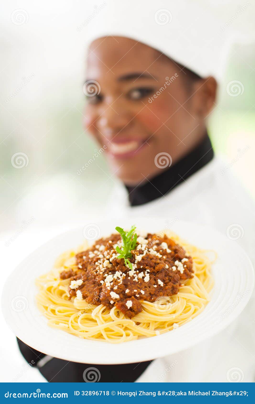 Chef presenting spaghetti stock photo. Image of diet - 32896718