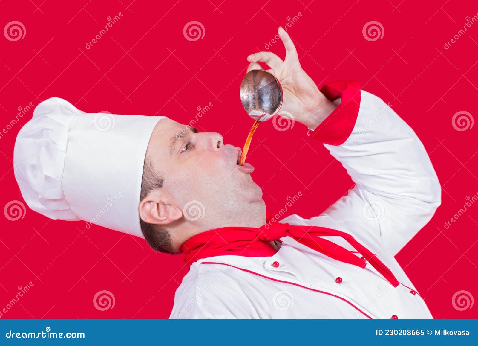 Chef Provando a Comida Da Concha Imagem de Stock - Imagem de coma ...