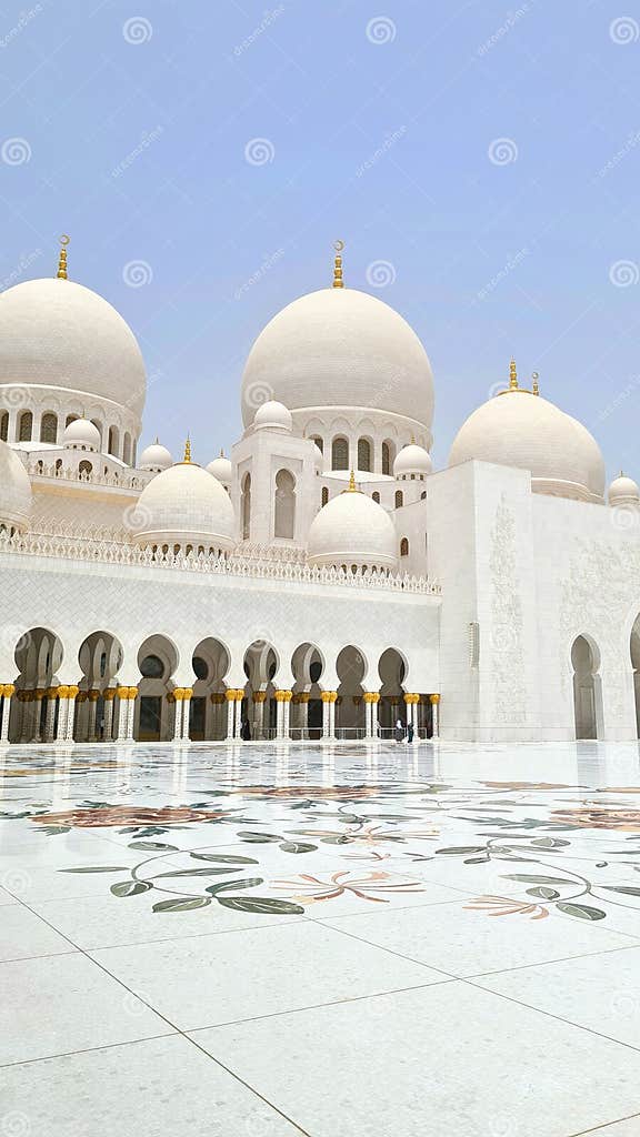 Sheikh Zayed Mosque Abu Dhabi Stock Photo - Image of church, dhabi ...