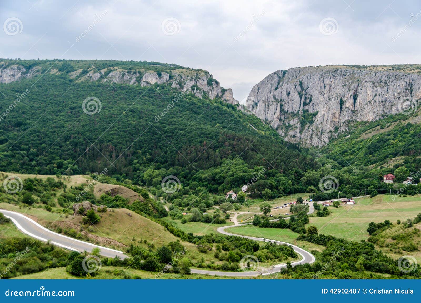 Cheile Turzii imagen de archivo. Imagen de senderismo - 42902487