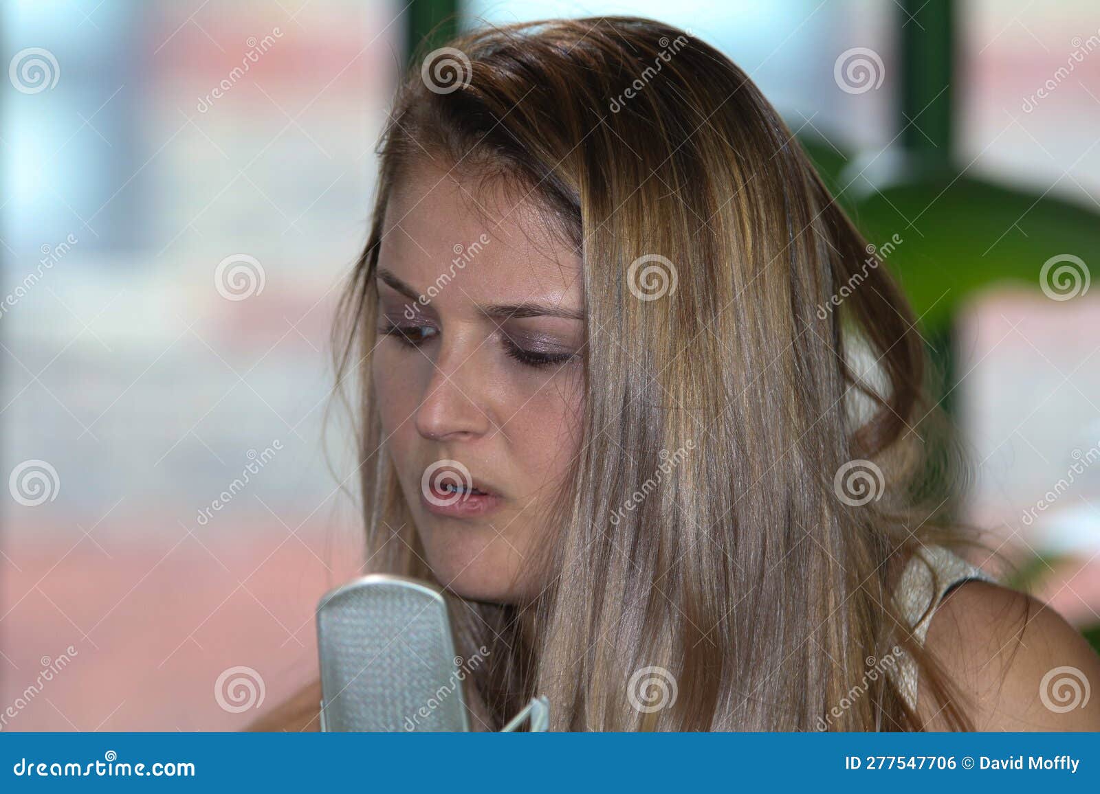 Chelsea Cutler Films a Session in Brooklyn Editorial Photo - Image of ...