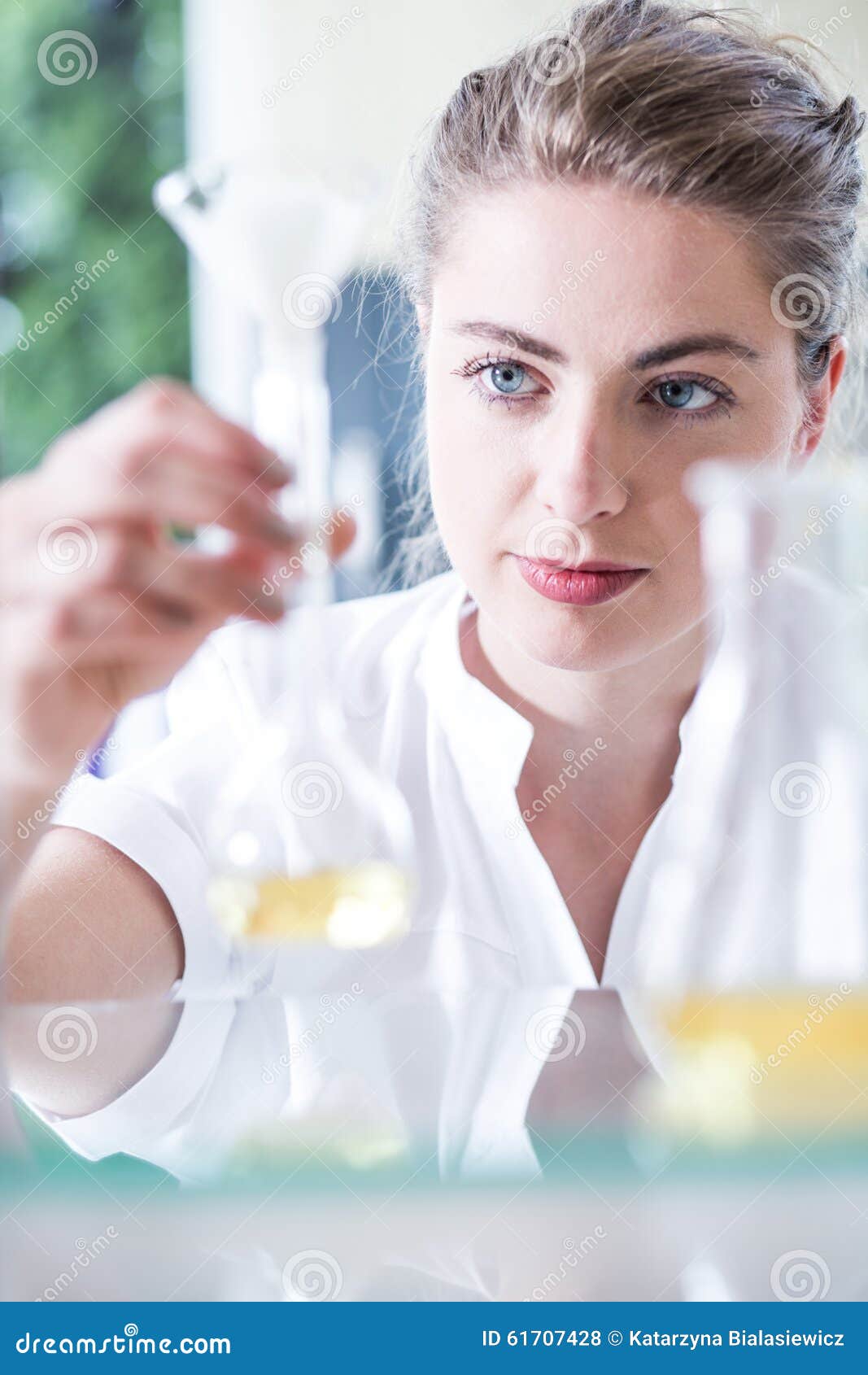 Chemicus Die Test Van Substanties Uitvoeren Stock Foto - Image of ...