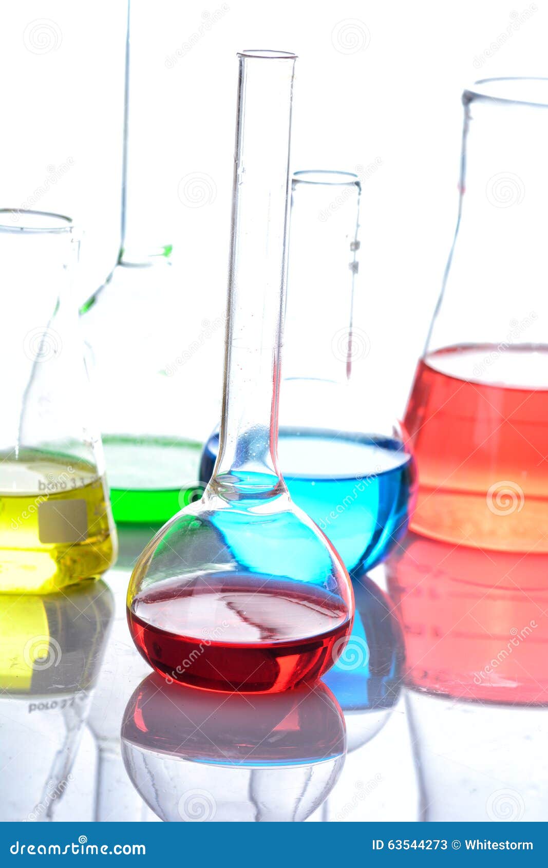 Chemiczna laborancka kolba obraz stock. Obraz złożonej z szklisty ...