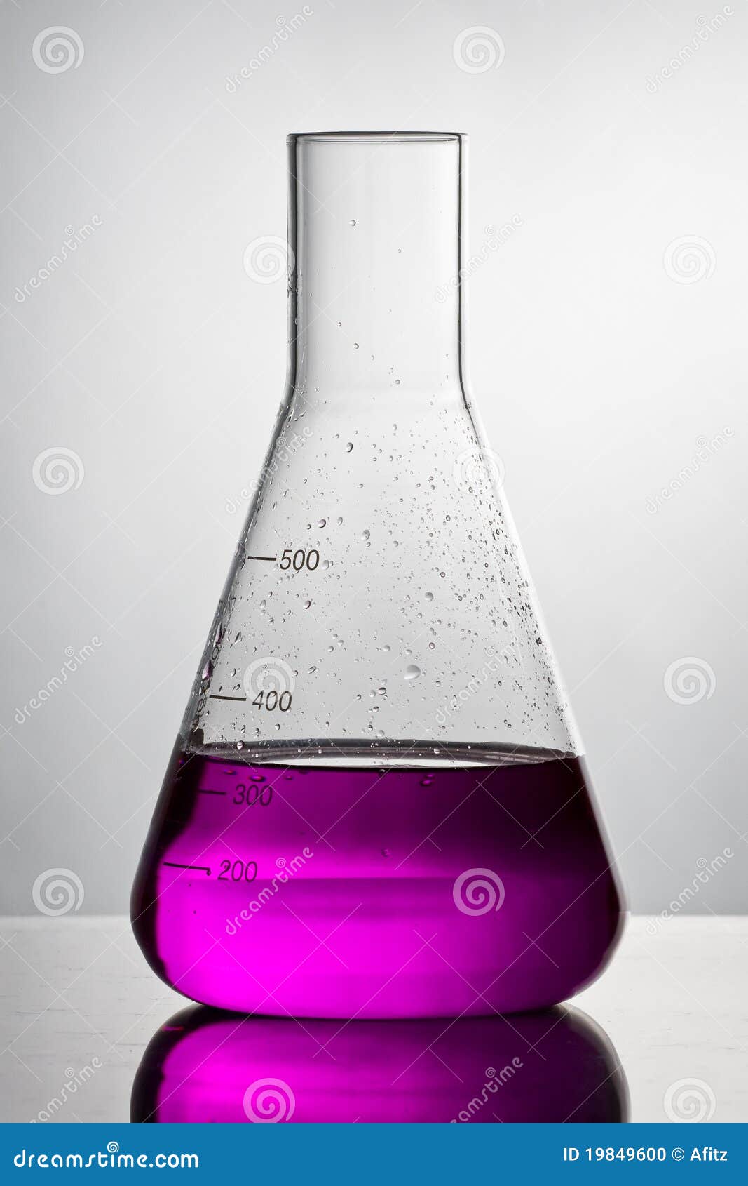 Chemieglas stockfoto. Bild von tropfen, wissenschaft - 19849600