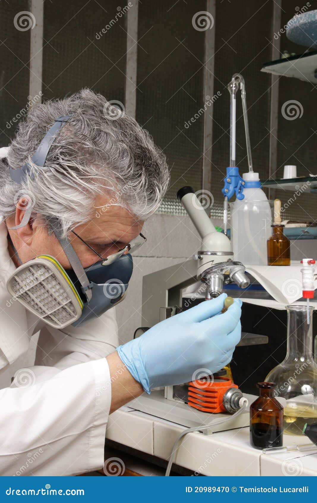 Chemiker stockfoto. Bild von fläschchen, forschung, medizin - 20989470