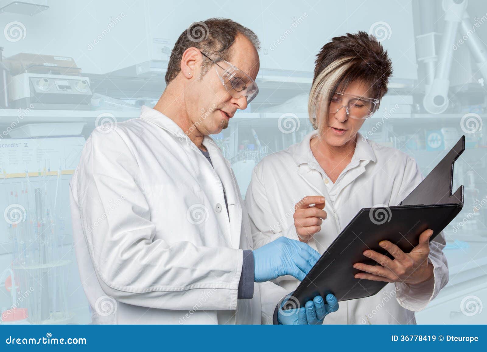 Chemiker Education stockbild. Bild von doktor, assistent - 36778419