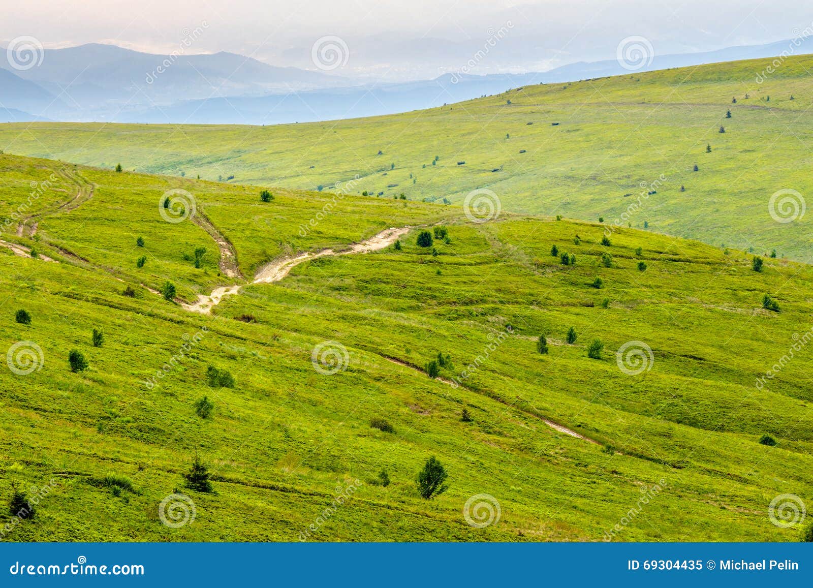 Chemin De Montagne Vers Le Haut Au Ciel Image stock - Image du montagne ...