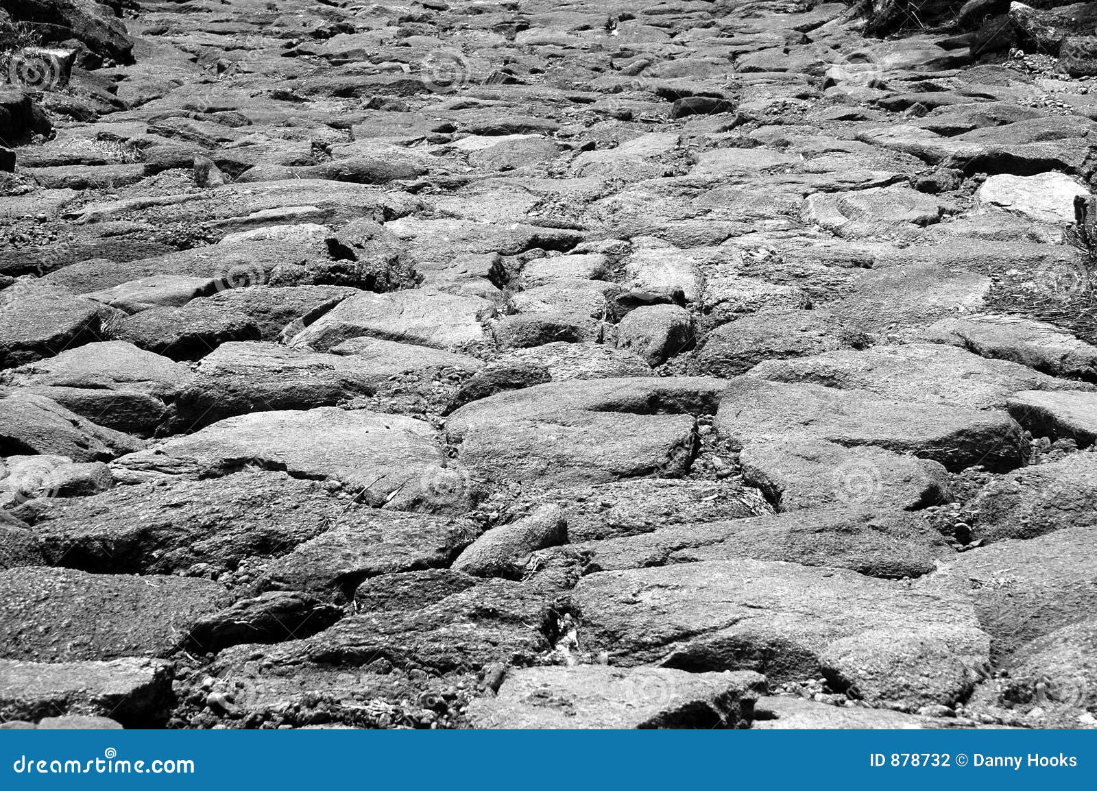 Chemin Rocheux - Noir Et Blanc Photo stock - Image du bouldered ...