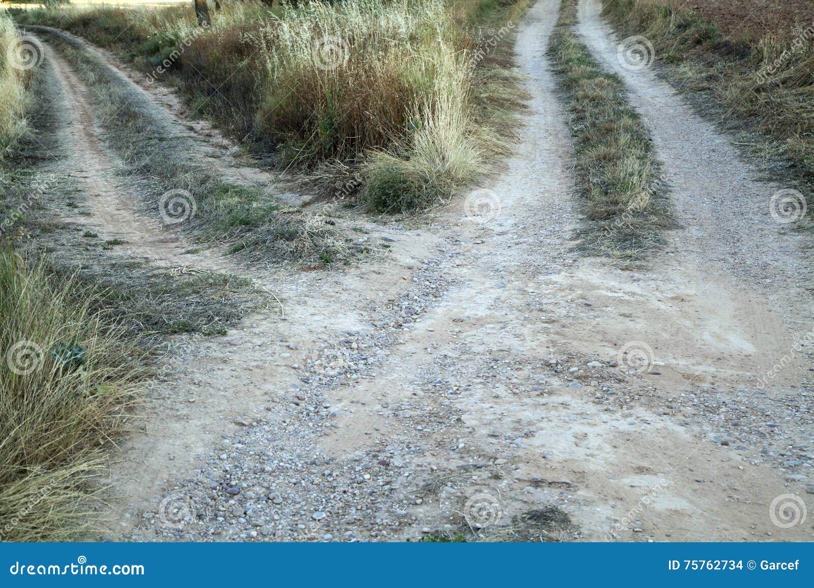 Chemins de croisement photo stock. Image du pays, leon - 75762734