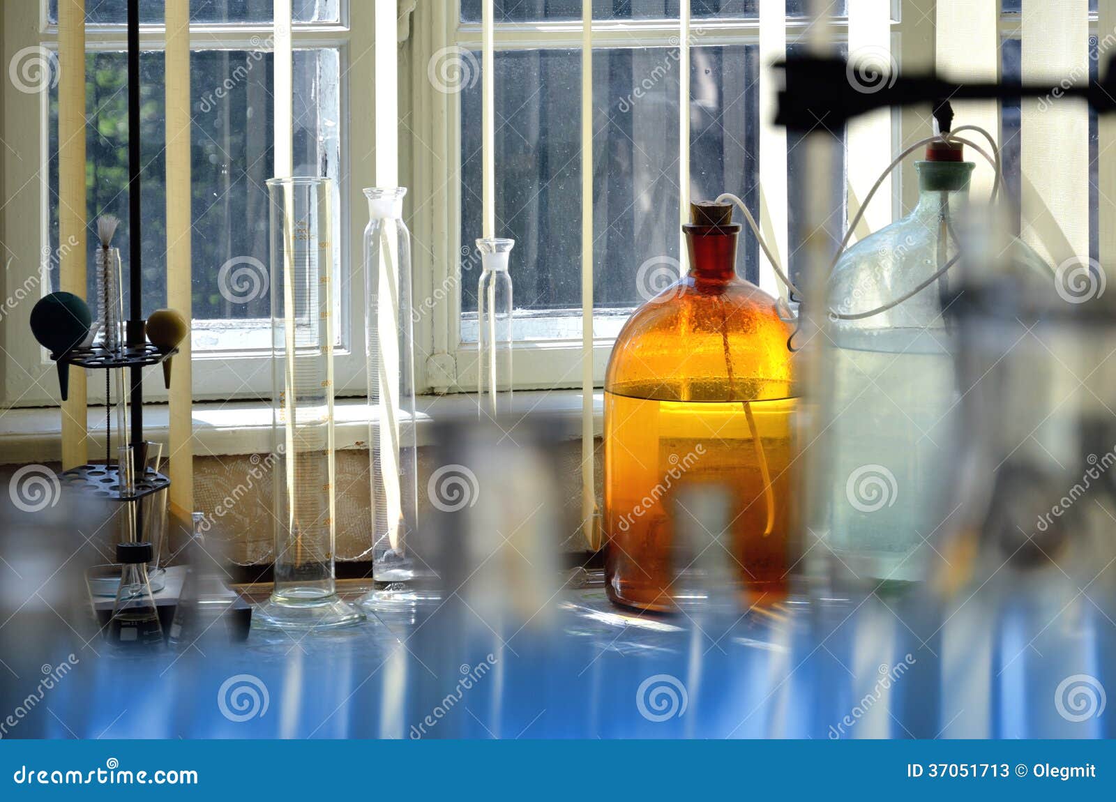 Chemisch laboratorium stock afbeelding. Image of nadruk - 37051713