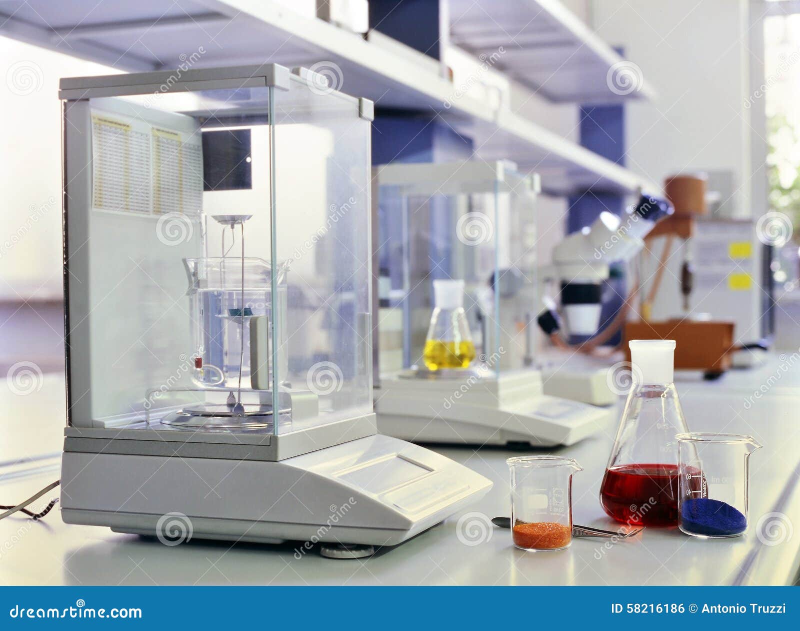 Chemisch laboratorium stock foto. Image of ontdekking - 58216186