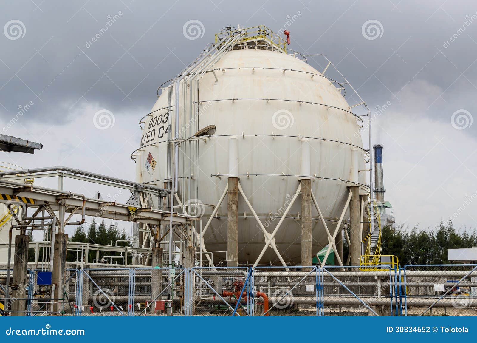 Chemische opslagtank stock foto. Image of industrie, industrieel - 30334652