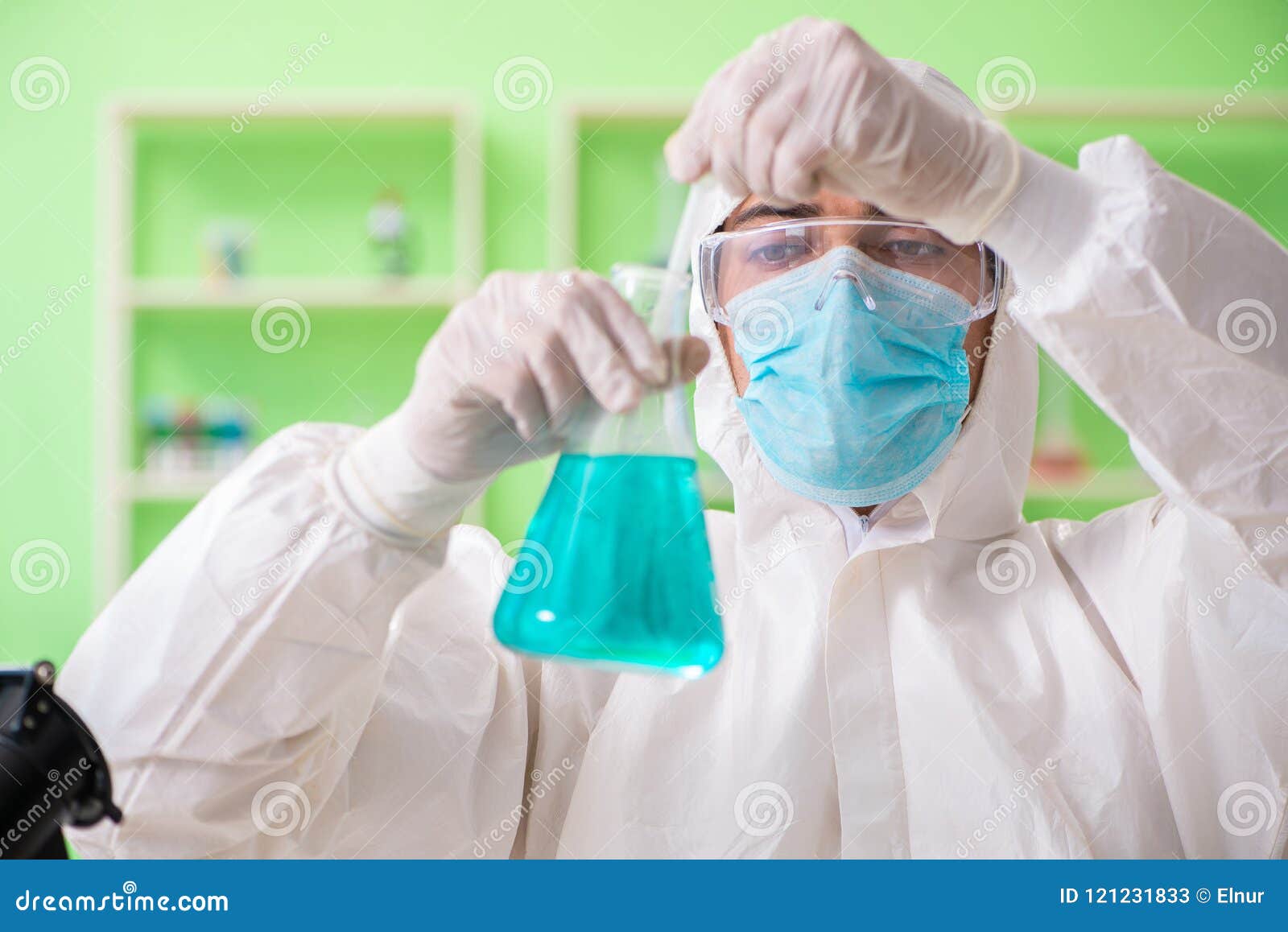 The Chemist Working in the Lab on New Experiment Stock Image - Image of ...