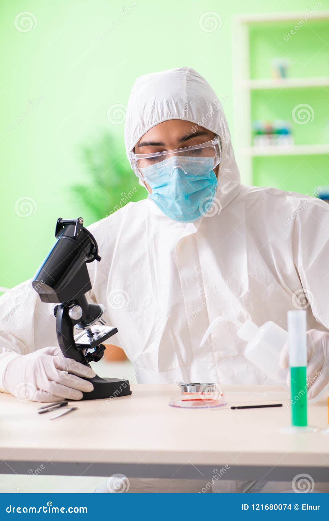 The Chemist Working in the Lab on New Experiment Stock Photo - Image of ...