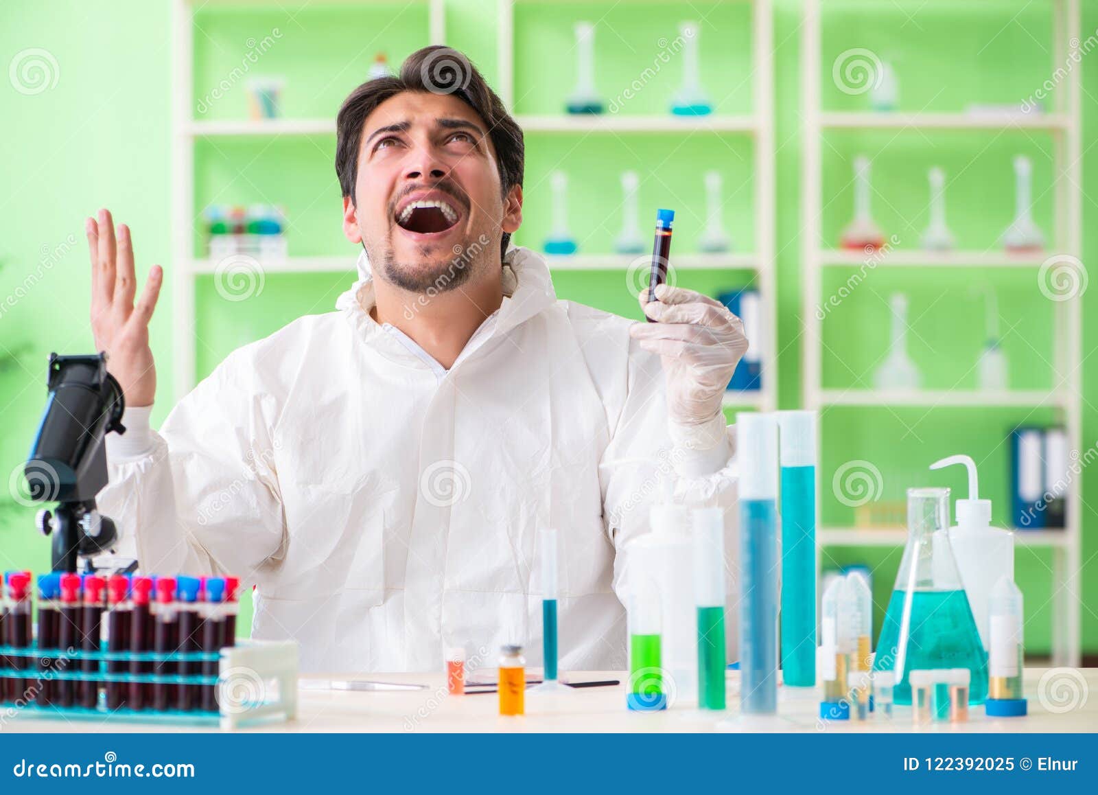 The Chemist Working in the Lab on New Experiment Stock Image - Image of ...