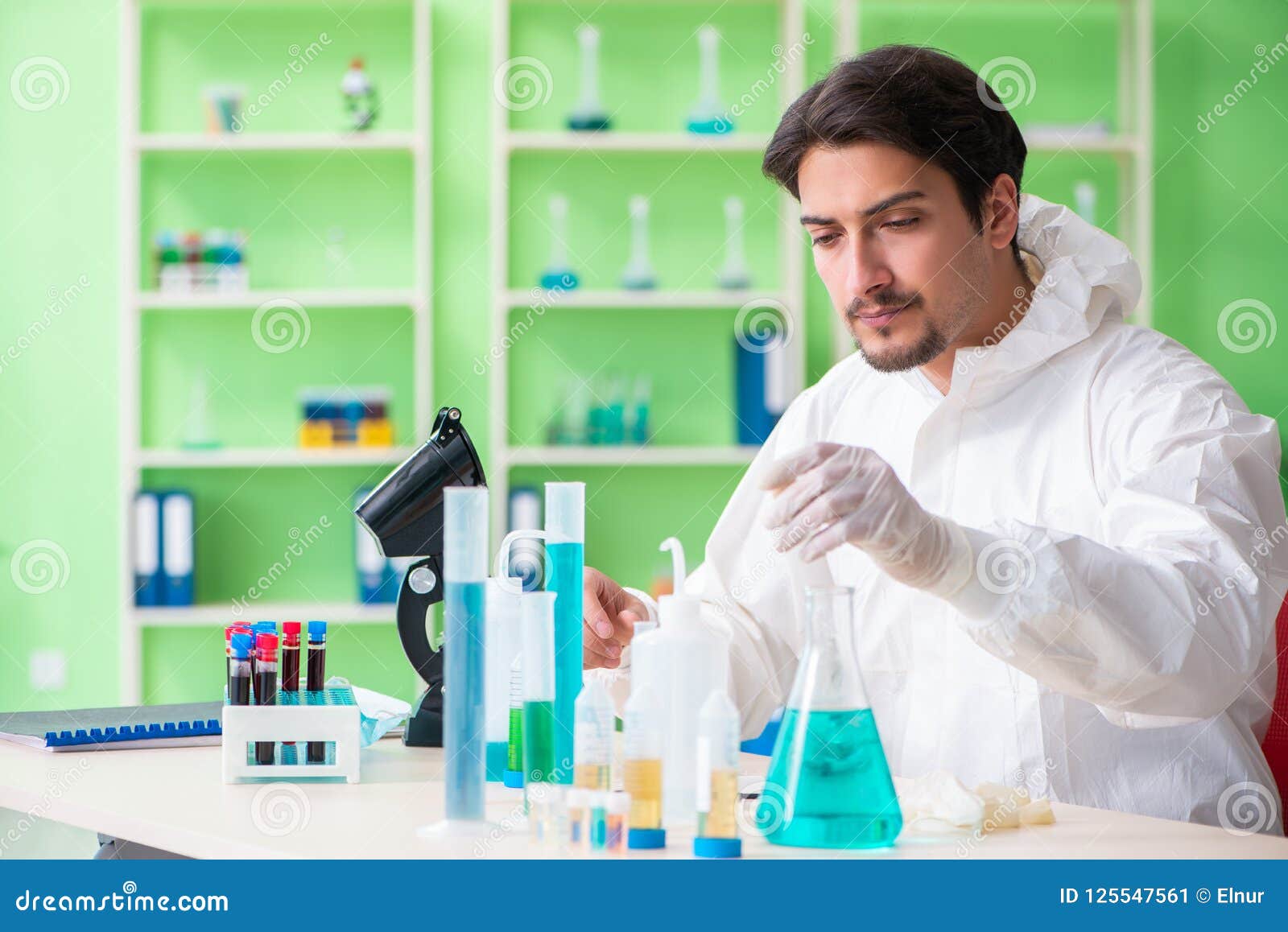 The Chemist Working in the Lab on New Experiment Stock Image - Image of ...