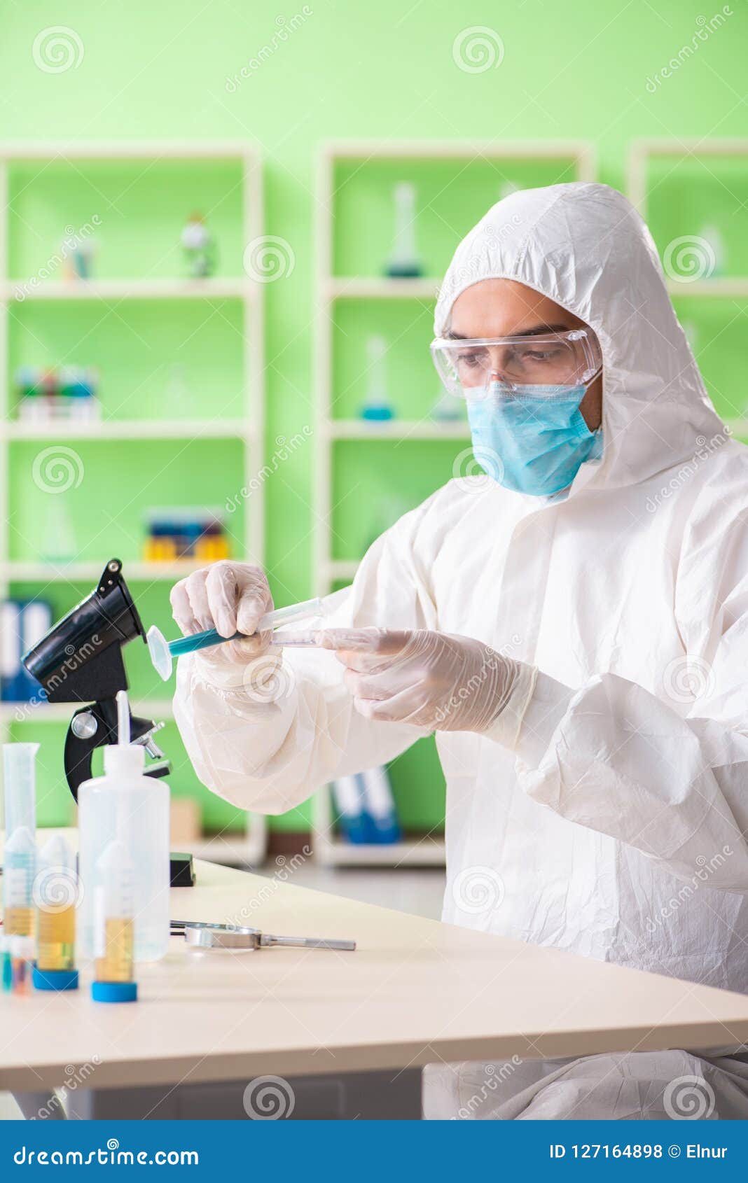The Chemist Working in the Lab on New Experiment Stock Photo - Image of ...