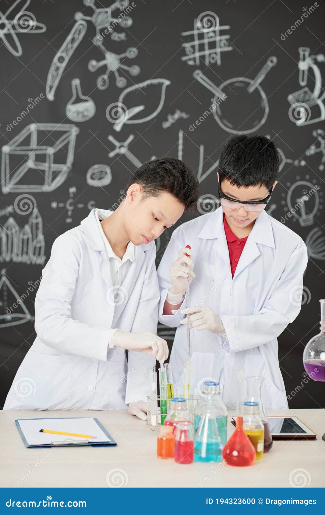 Chemistry group work stock photo. Image of physics, pupil - 194323600