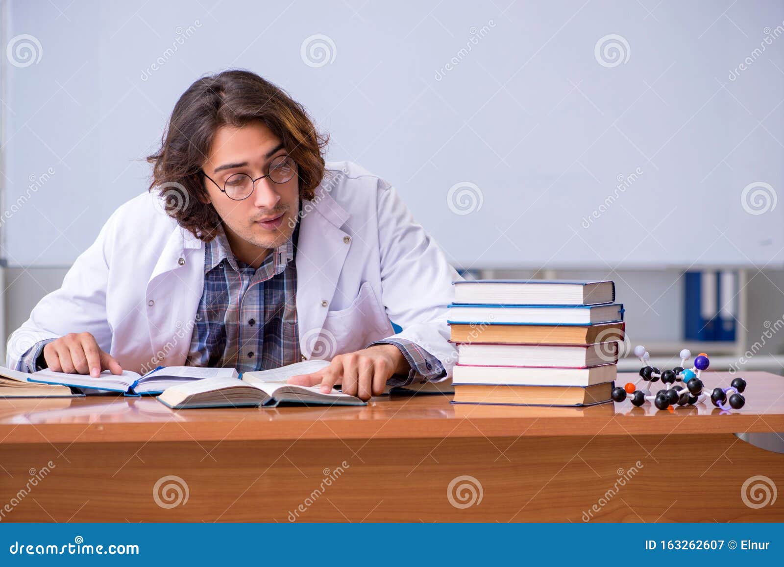 Chemistry Lecturer during Lecture in College Stock Image - Image of ...