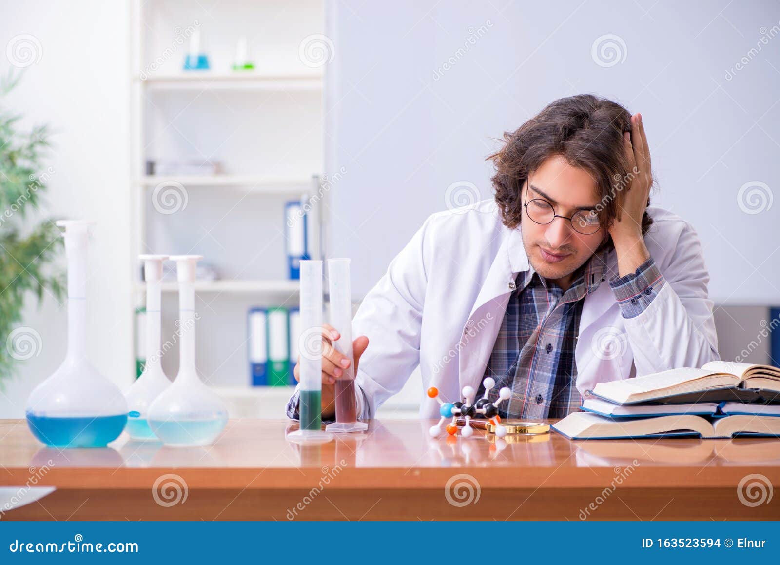 Chemistry Lecturer during Lecture in College Stock Photo - Image of ...