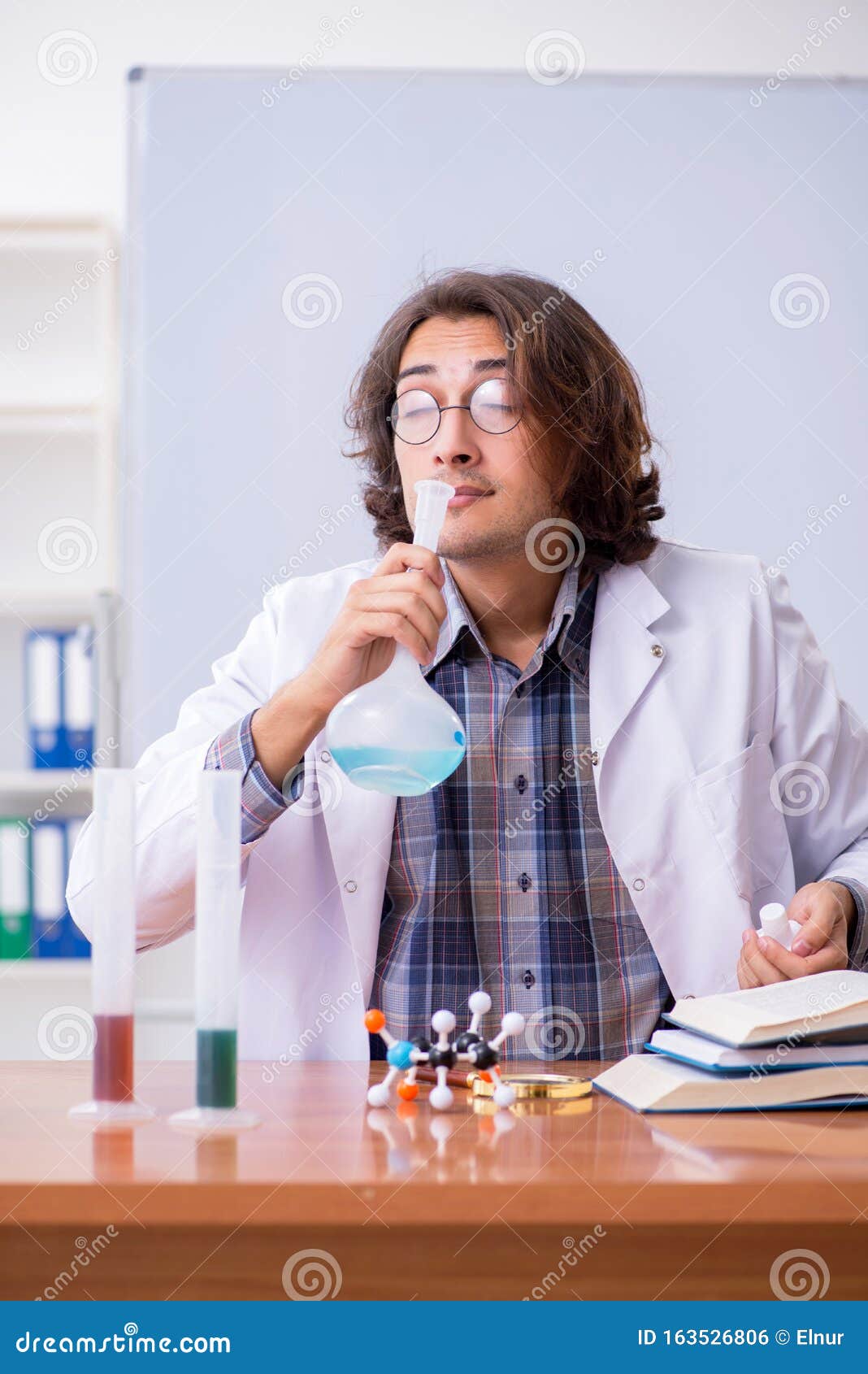 Chemistry Lecturer during Lecture in College Stock Photo - Image of ...