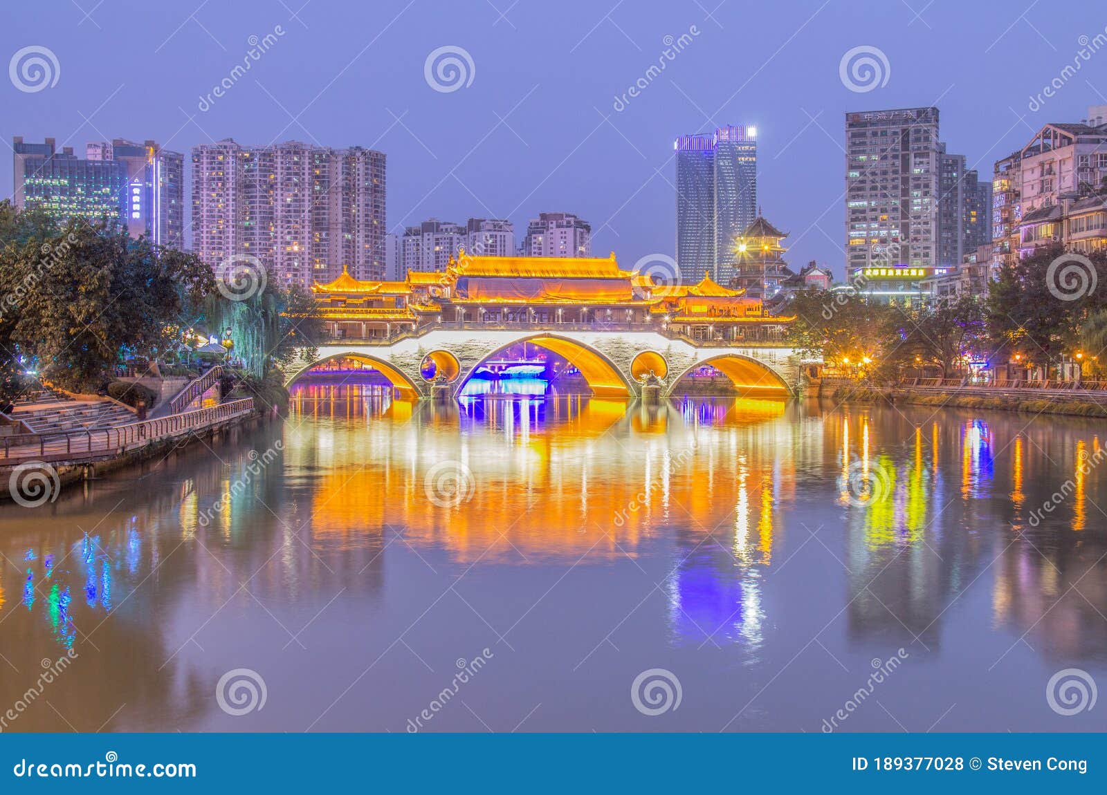 Chengdu Bridge and Reflection at Twilight Editorial Stock Photo - Image ...