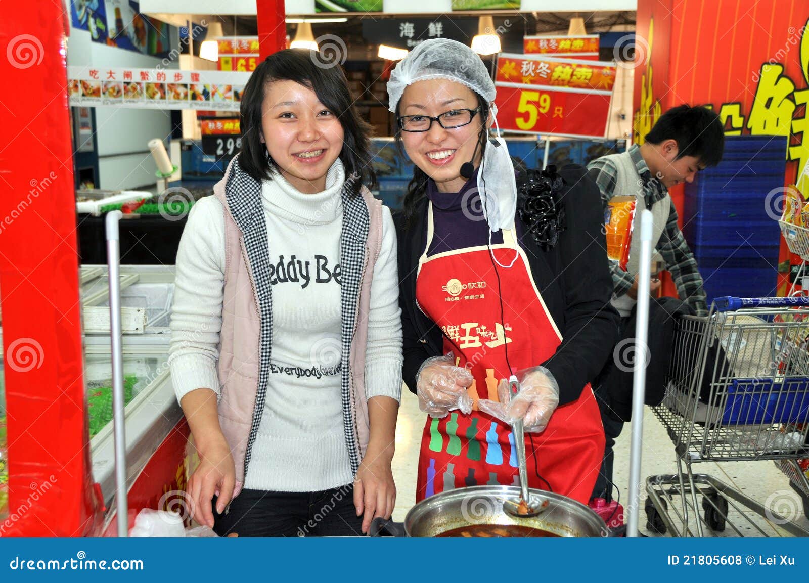Chengdu, China: Young Workers at Wal-Mart Editorial Stock Photo - Image ...