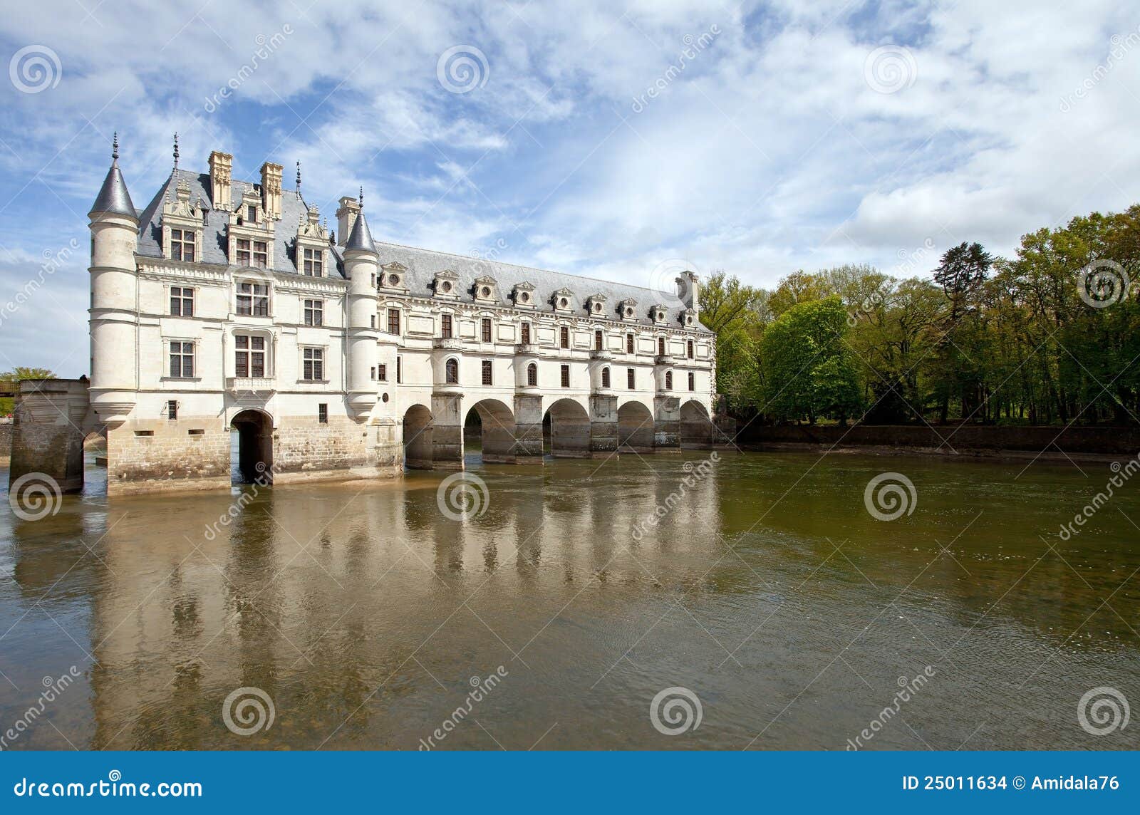 Chenonceaux foto de archivo. Imagen de torre, nubes, resorte - 25011634