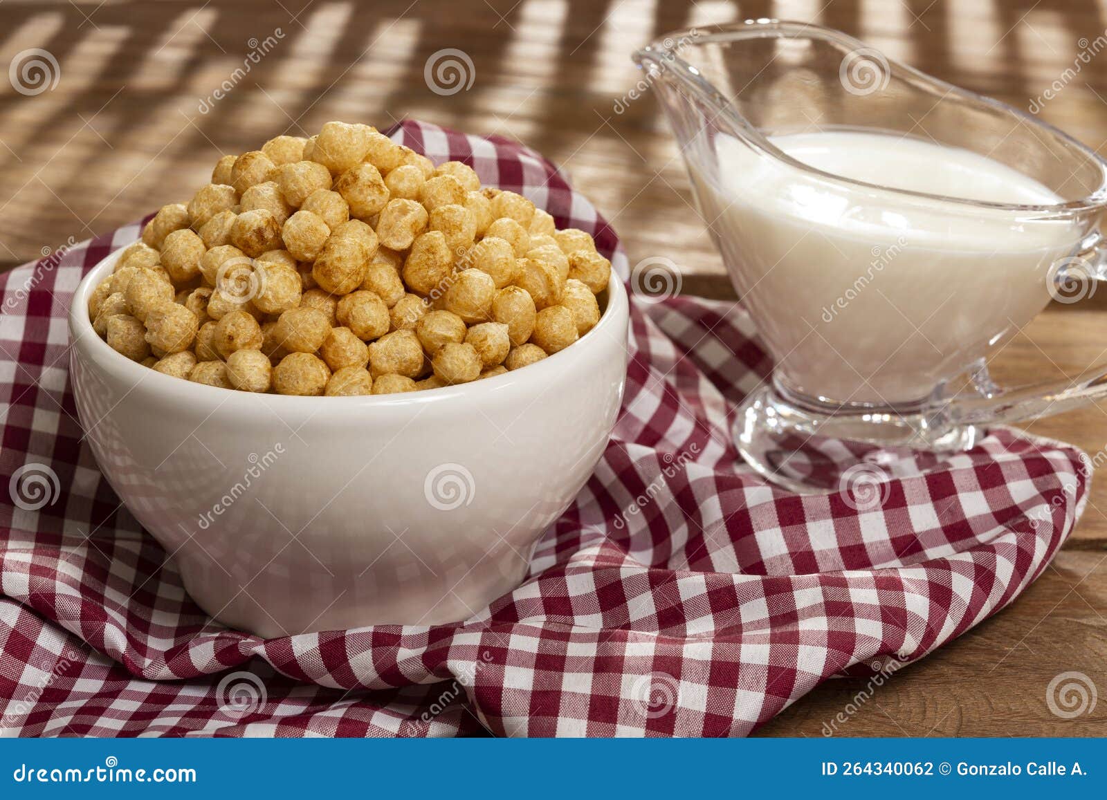 Chenopodium Quinoa - Caramelized Organic Quinoa Pop Seeds Stock Photo ...