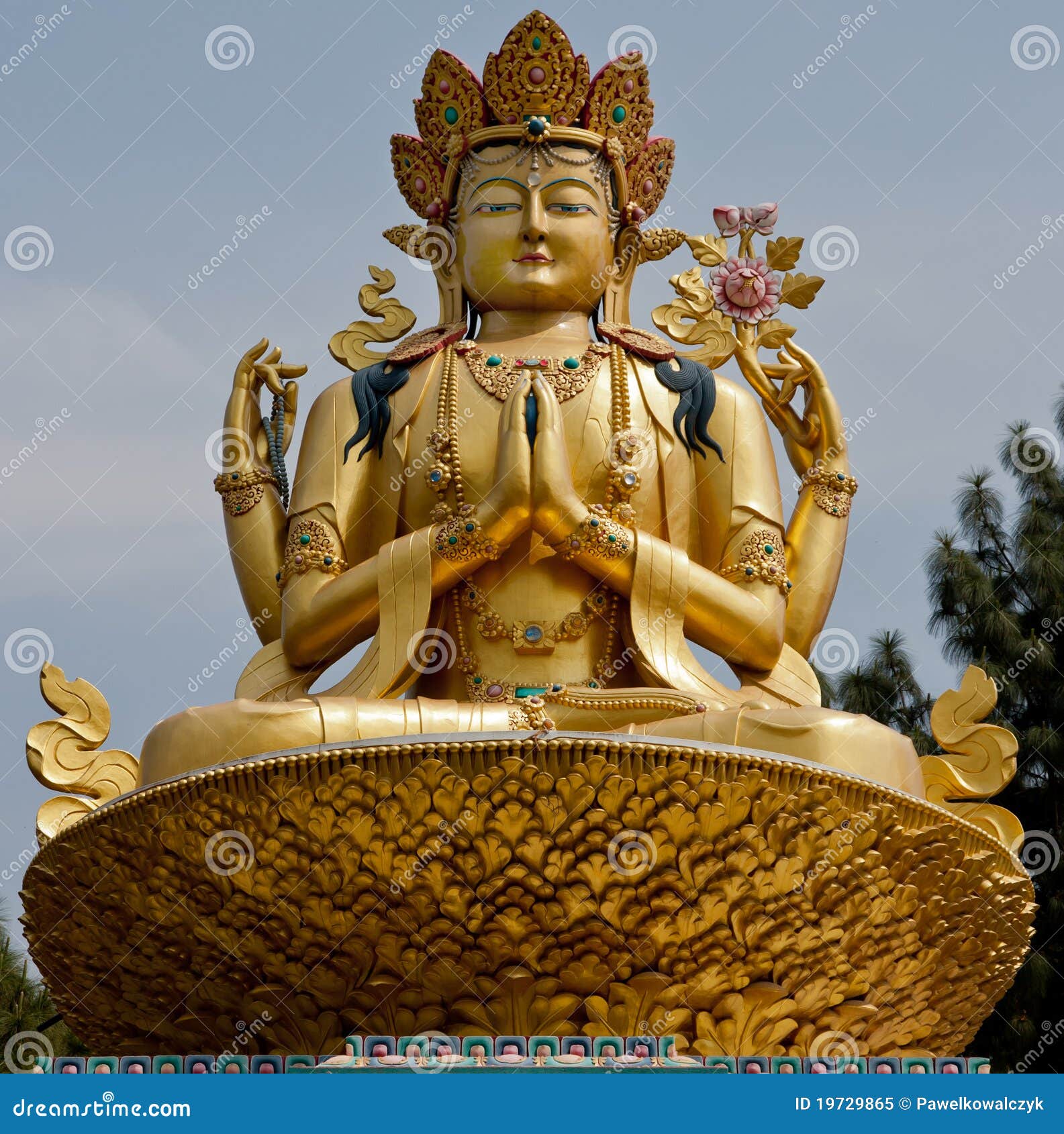 Chenrezig image stock. Image du isolement, sérénité, statue - 19729865