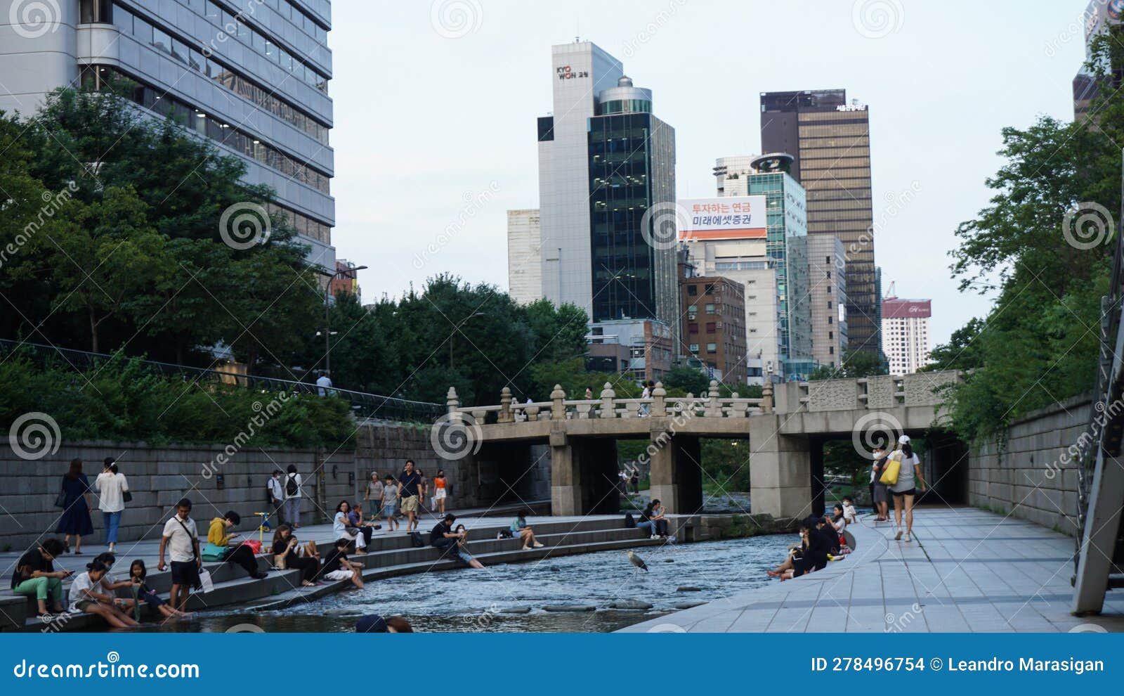 Cheonggyecheon streams editorial stock image. Image of river - 278496754