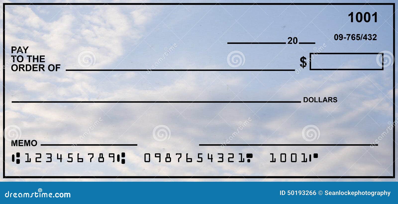 Cheque Personal En Blanco Con El Cielo Azul Foto de archivo - Imagen de ...