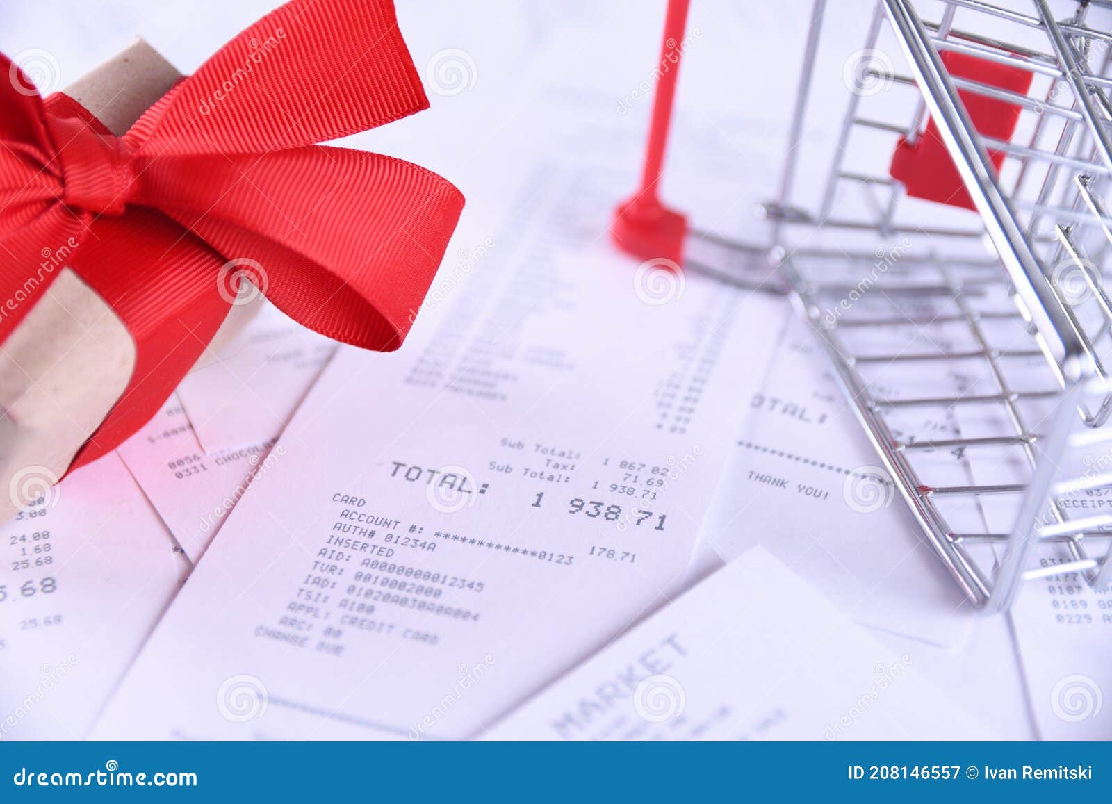 Cheques De Compras De Tiendas Y Carrito De Compras. Primer Plano Imagen ...