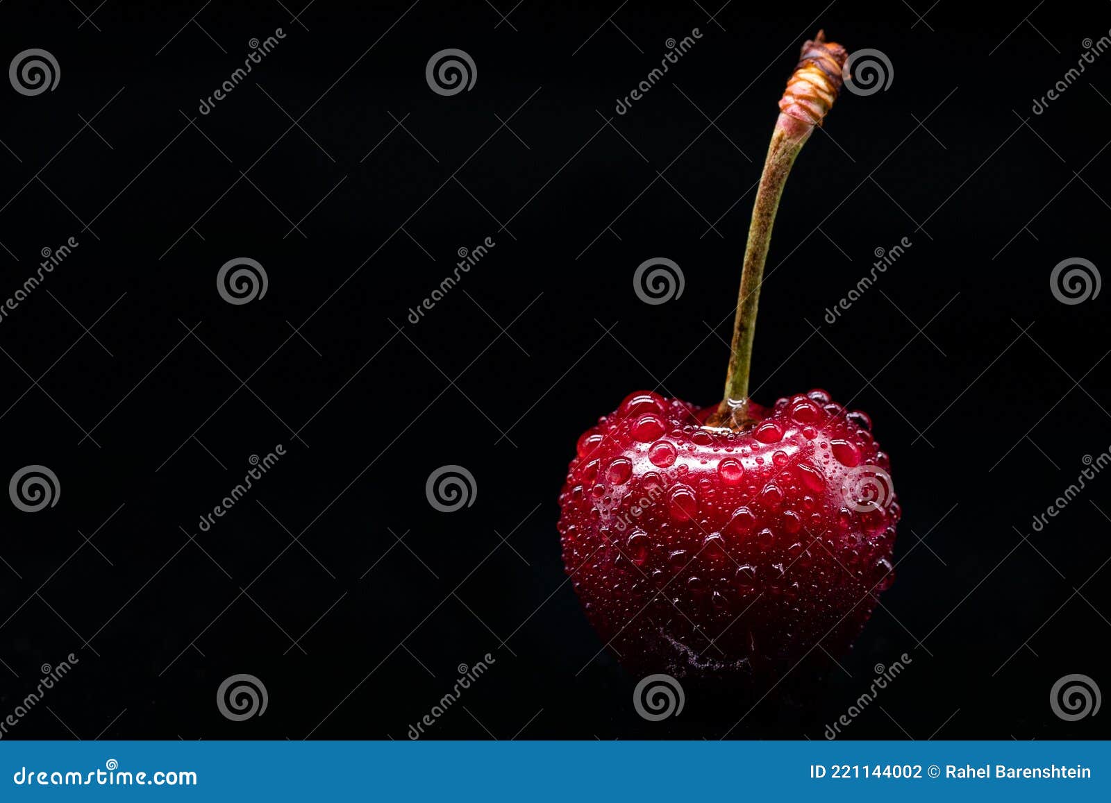 Cherry on Black Background with Reflection and Water Drops Stock ...