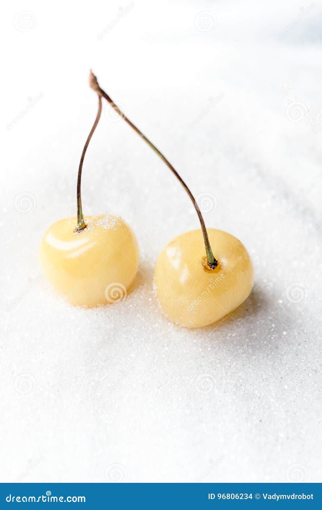 Cherry Isolated Sobre El Fondo Blanco Foto de archivo - Imagen de ...