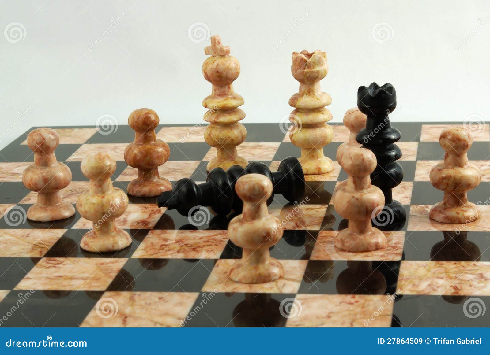 Chess board Fallen King stock image. Image of fight, business - 27864509