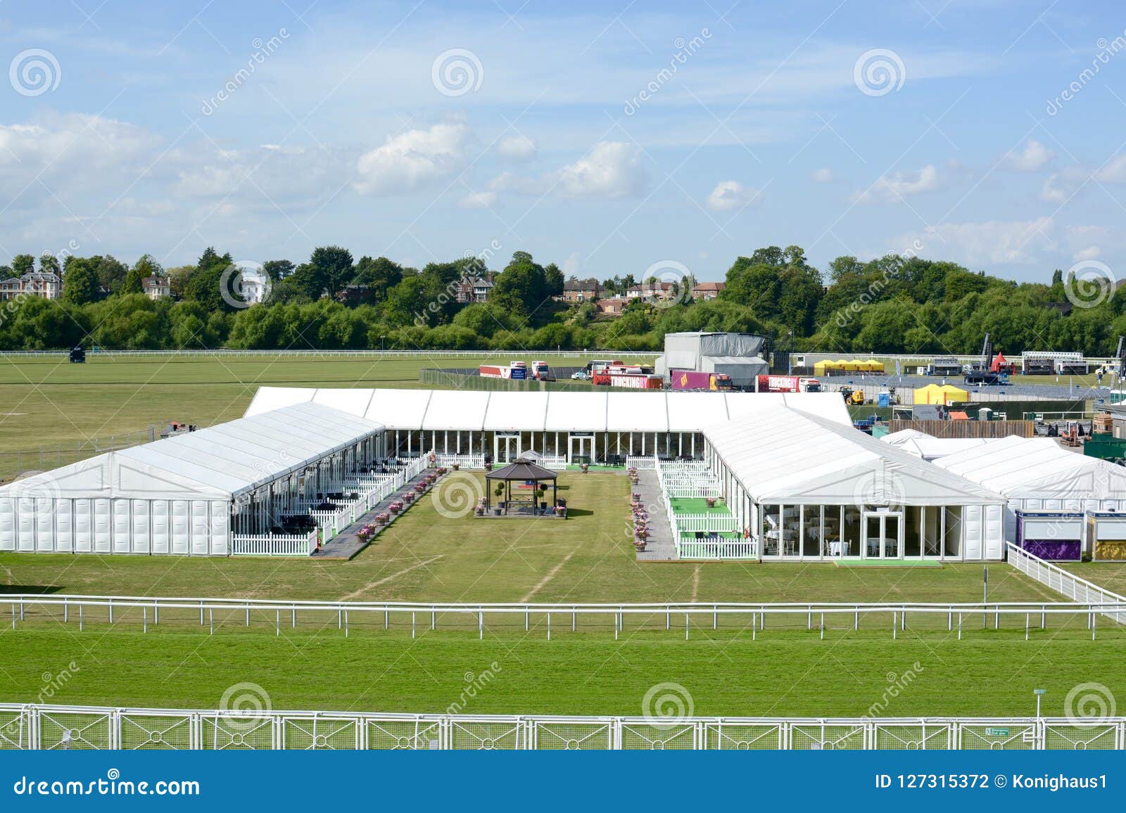 Chester Racecourse fotografía editorial. Imagen de curva - 127315372