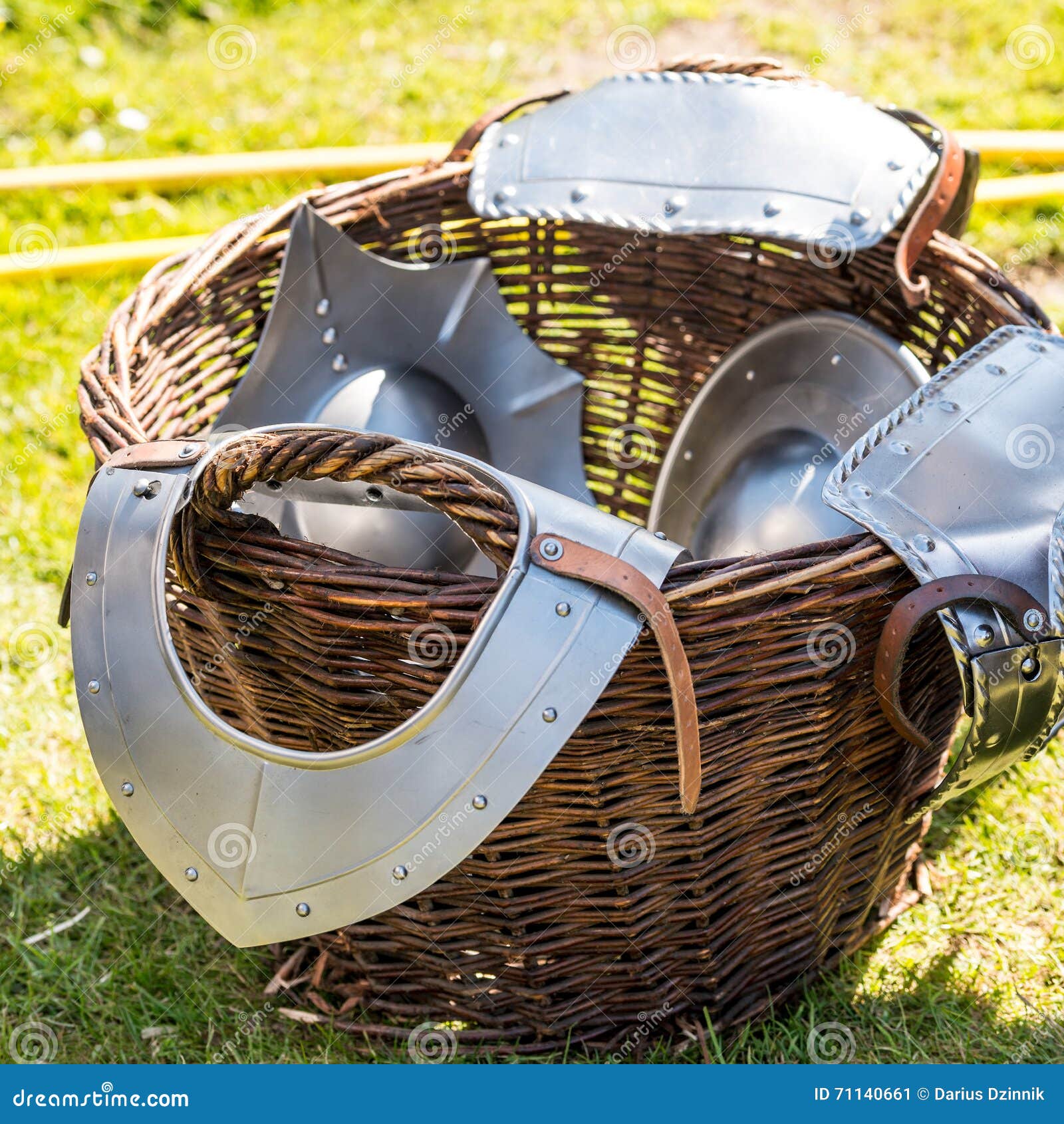 Chevalier Armor image stock. Image du fond, armé, lourd - 71140661