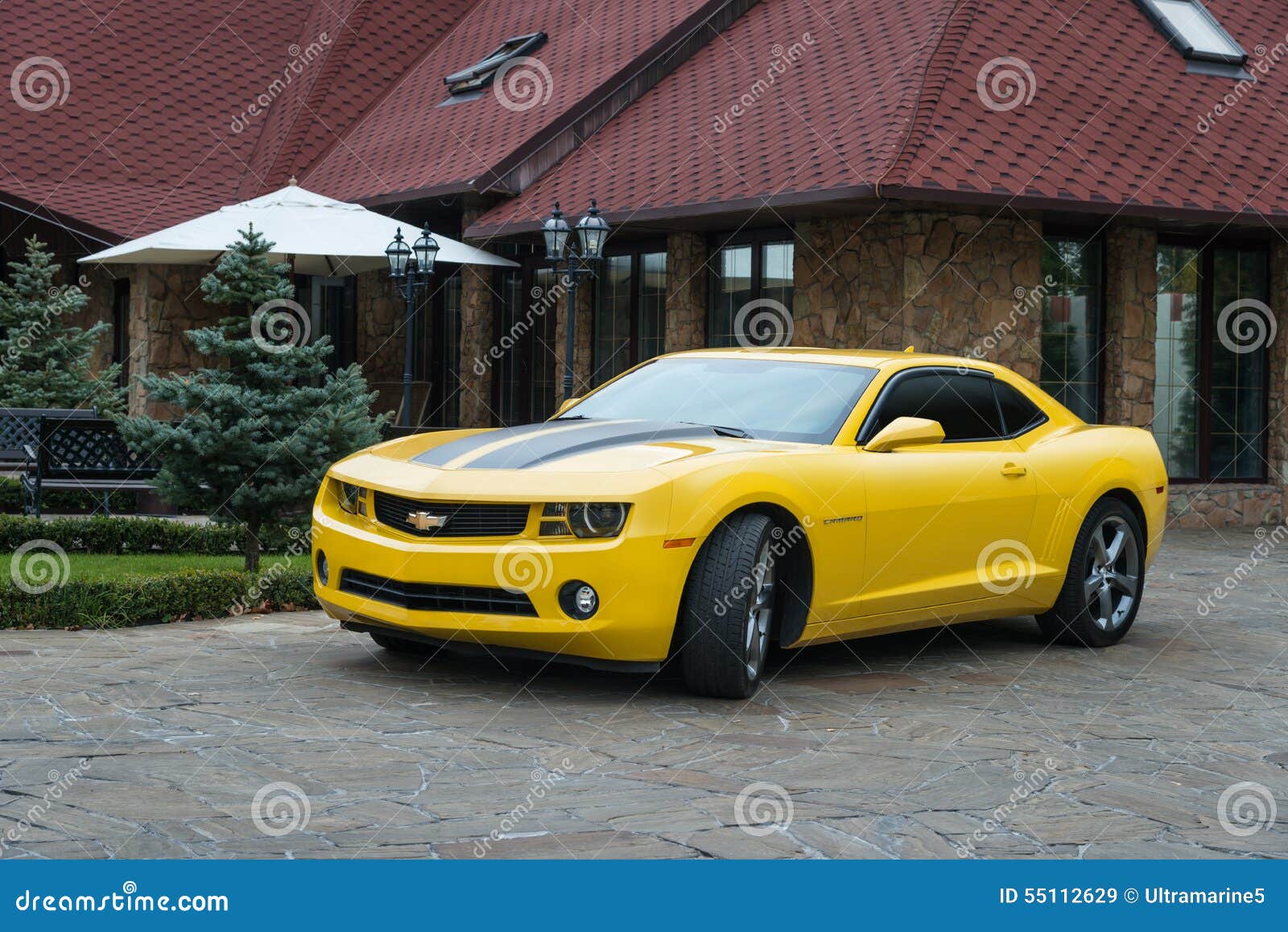 Chevrolet Camaro amarillo imagen de archivo editorial. Imagen de ...