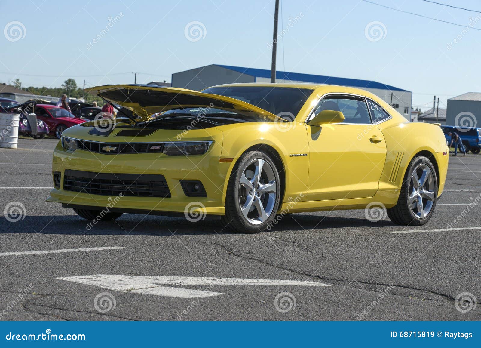 Chevrolet Camaro amarillo imagen de archivo editorial. Imagen de modelo ...