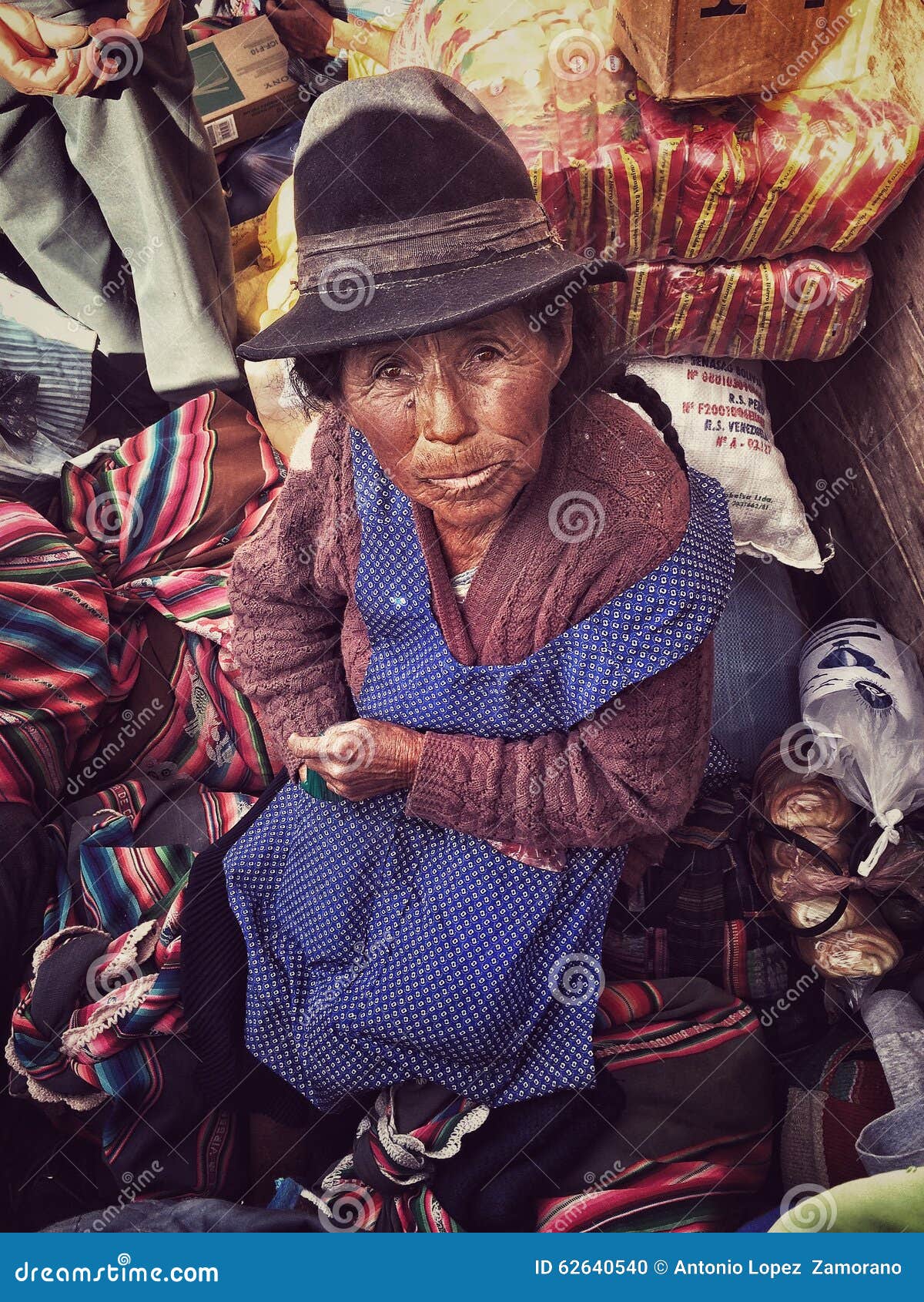 Chewing coca editorial image. Image of campesina, chewing - 62640540