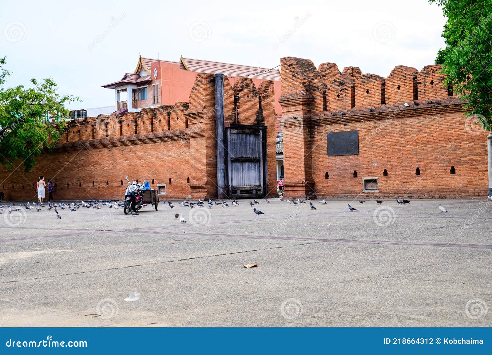 CHIANG MAI, THAILAND - May 9, 2021 : Tha Phae Gate at Evening Editorial ...