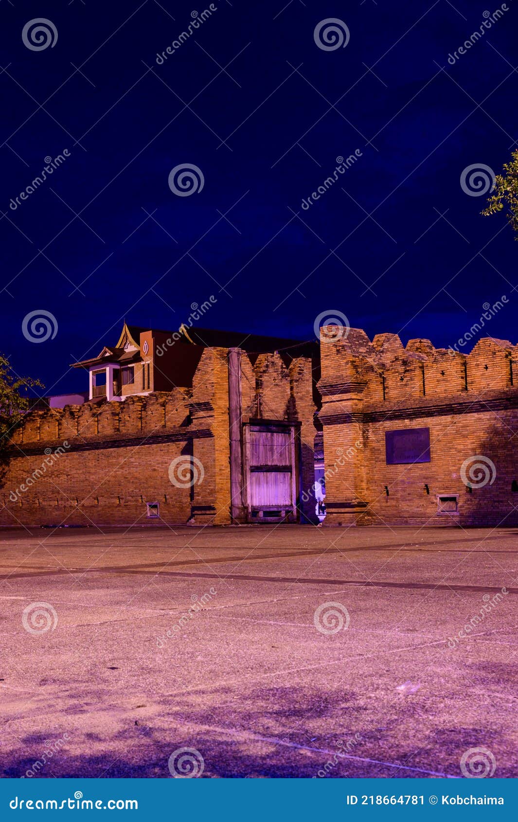 CHIANG MAI, THAILAND - May 9, 2021 : Tha Phae Gate at Night Editorial ...