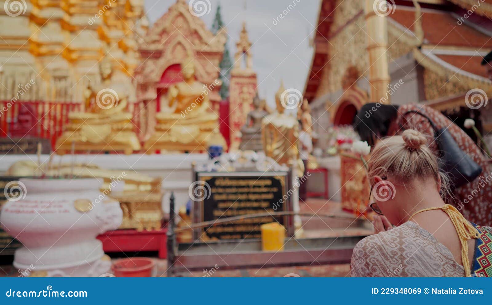 Chiang Mai Thailand 07 November 2020 Women Praying In Temple Wat